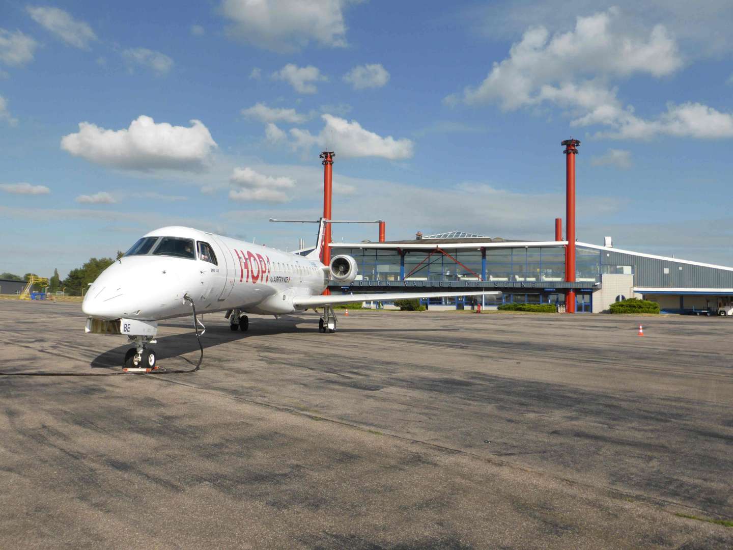 Aéroport Rouen Vallée de Seine : un Embraer 145 pour la ligne Rouen ...