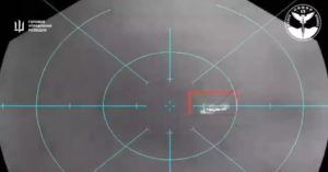Un drone naval ukrainien abat pour la toute première fois un ...